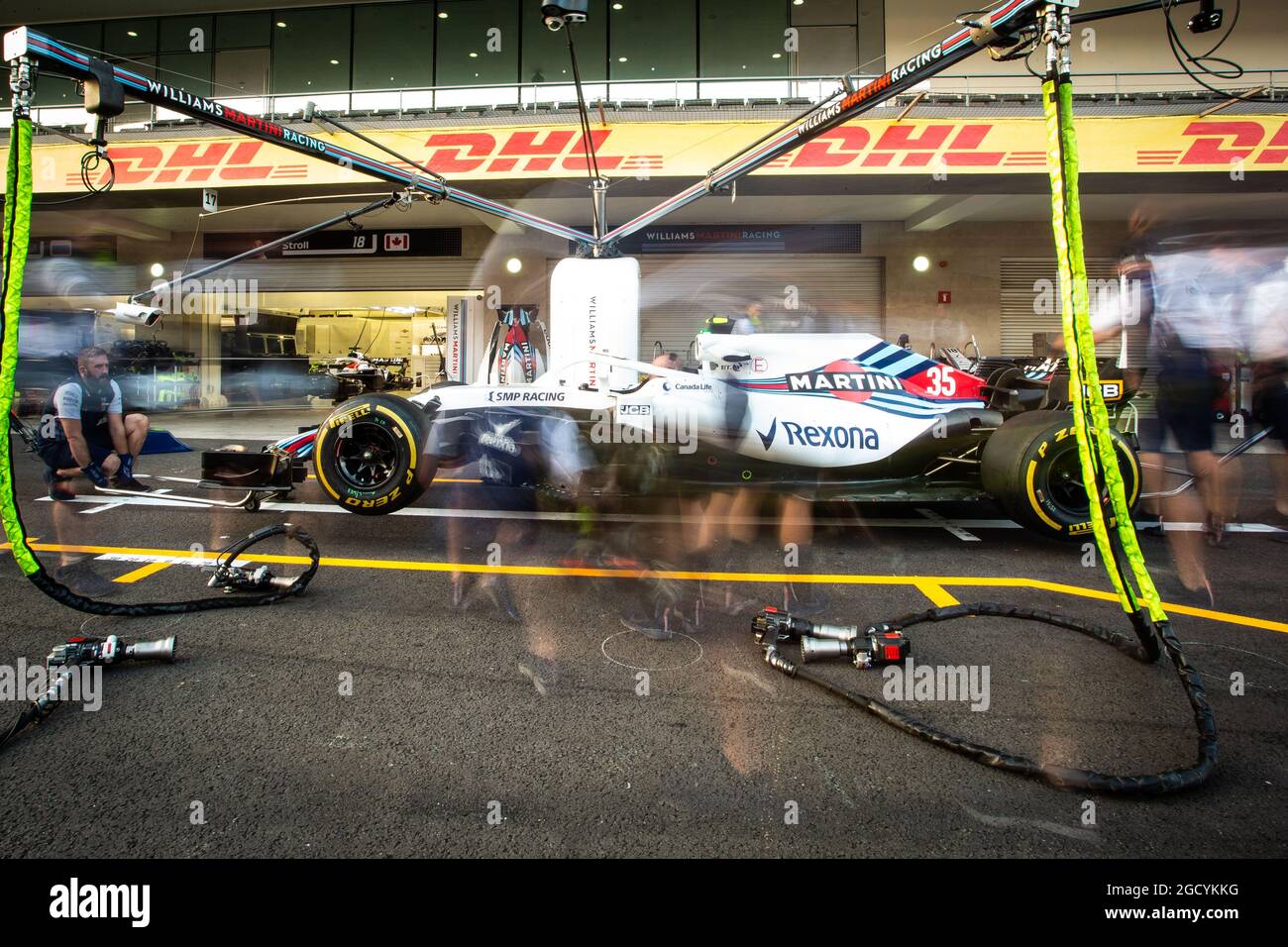 Williams team practices a pit stop hi-res stock photography and images ...