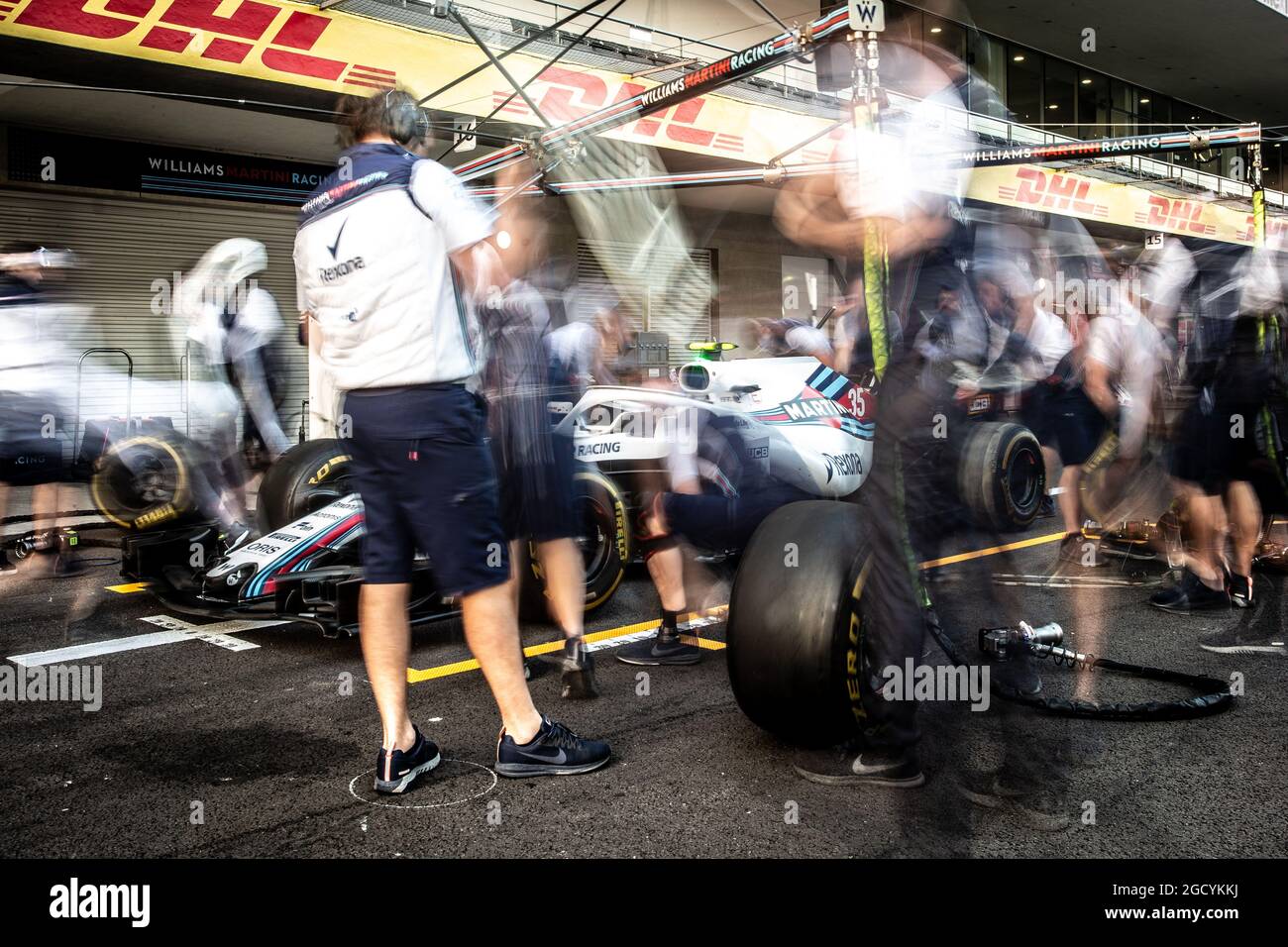 Williams team practices a pit stop hi-res stock photography and images ...
