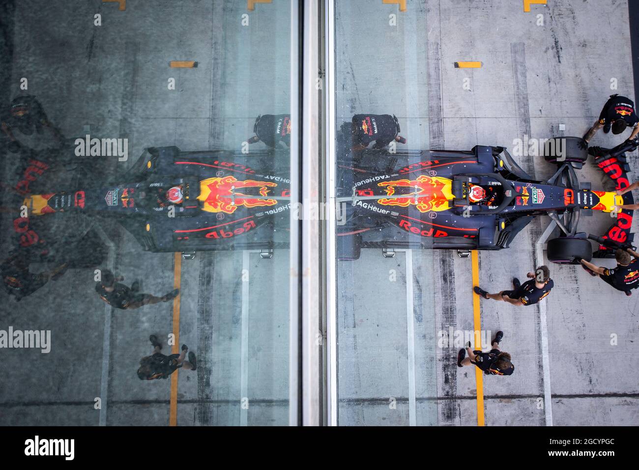 Red bull racing rb14 in pits hi-res stock photography and images - Alamy