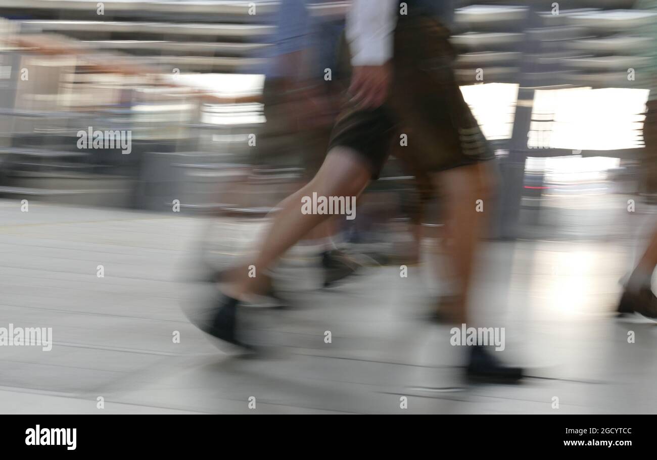 Rushing rush hi-res stock photography and images - Alamy