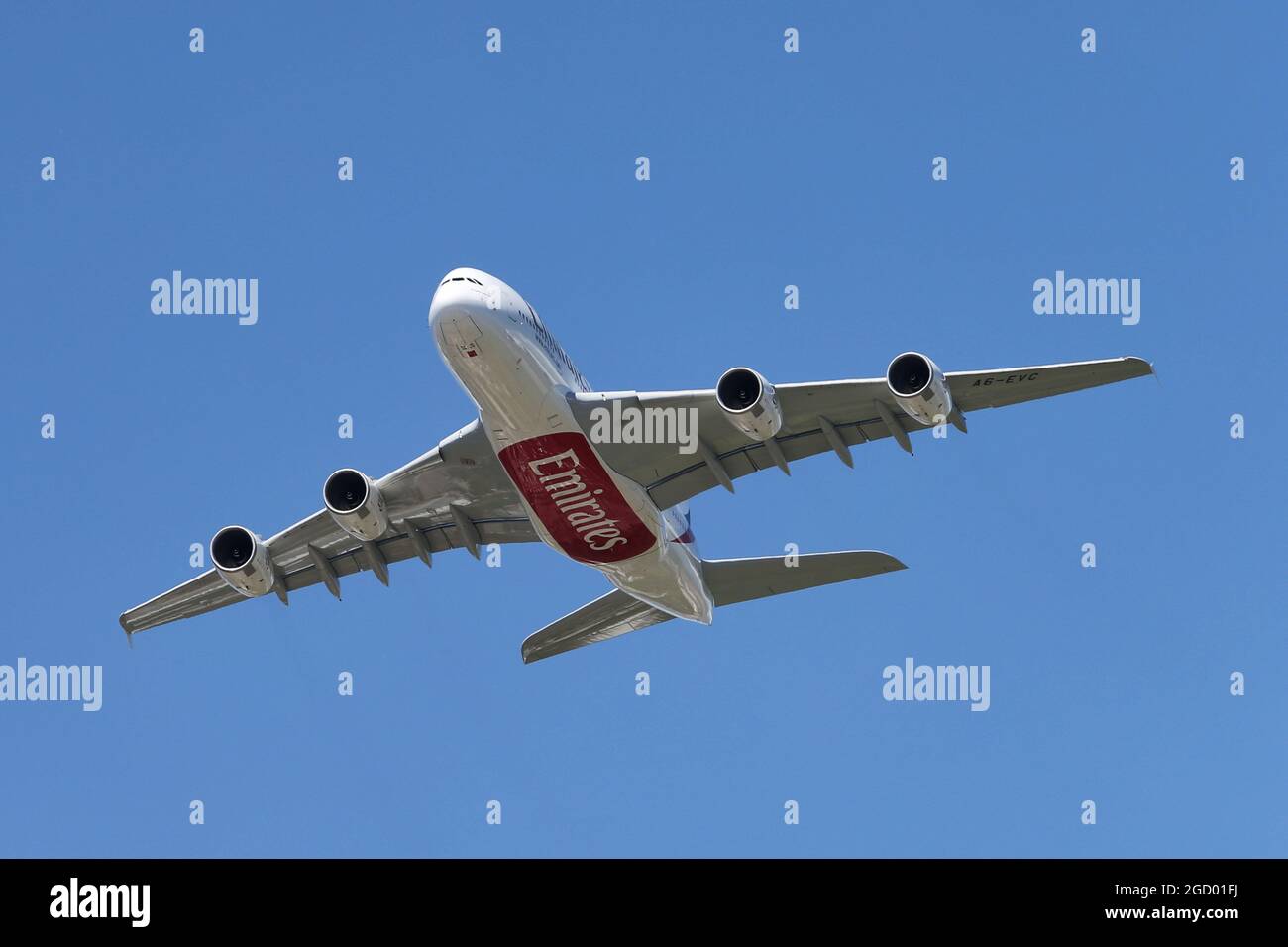 Emirates plane flyover hi-res stock photography and images - Alamy