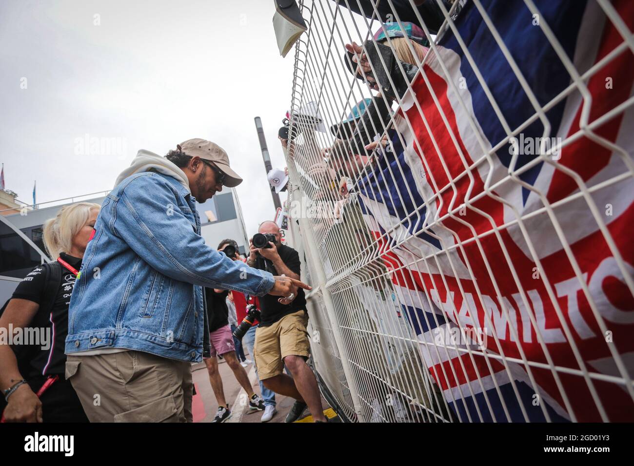 Lewis Hamilton (GBR) Mercedes AMG F1 signs autographs for the fans ...