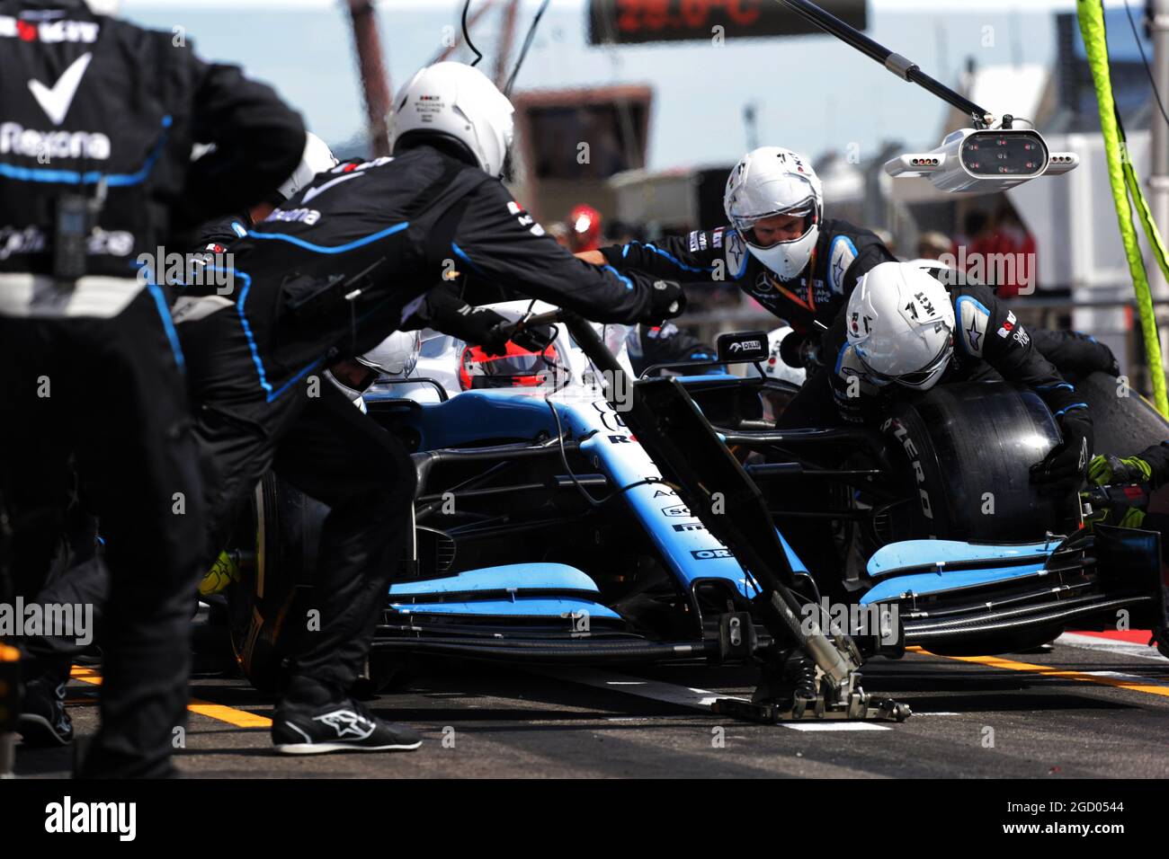 Robert Kubica (POL) Williams Racing FW42 makes a pit stop. French Grand ...