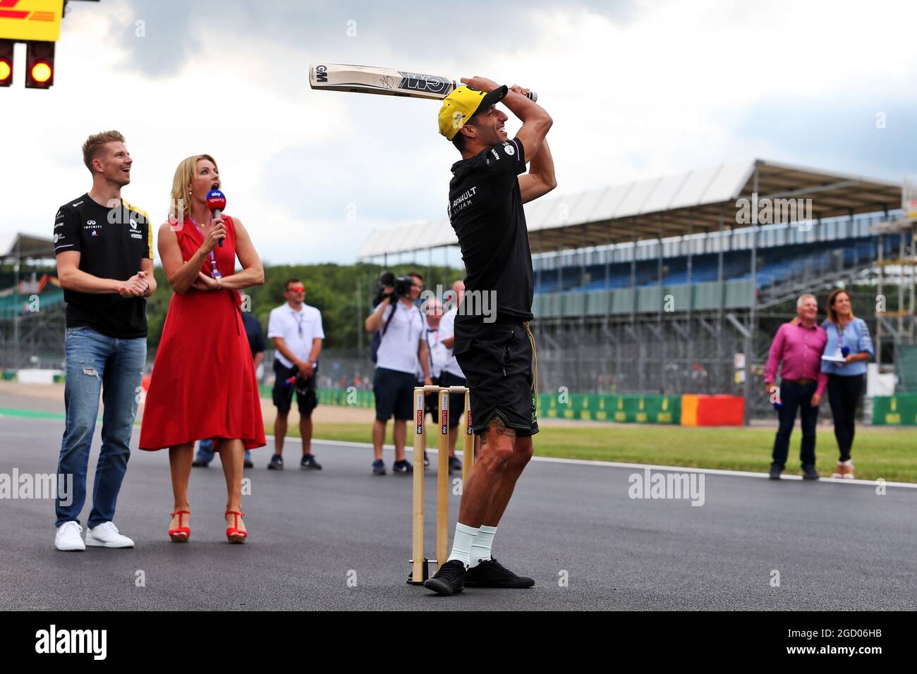 Renault f1 team play cricket hi-res stock photography and images - Alamy
