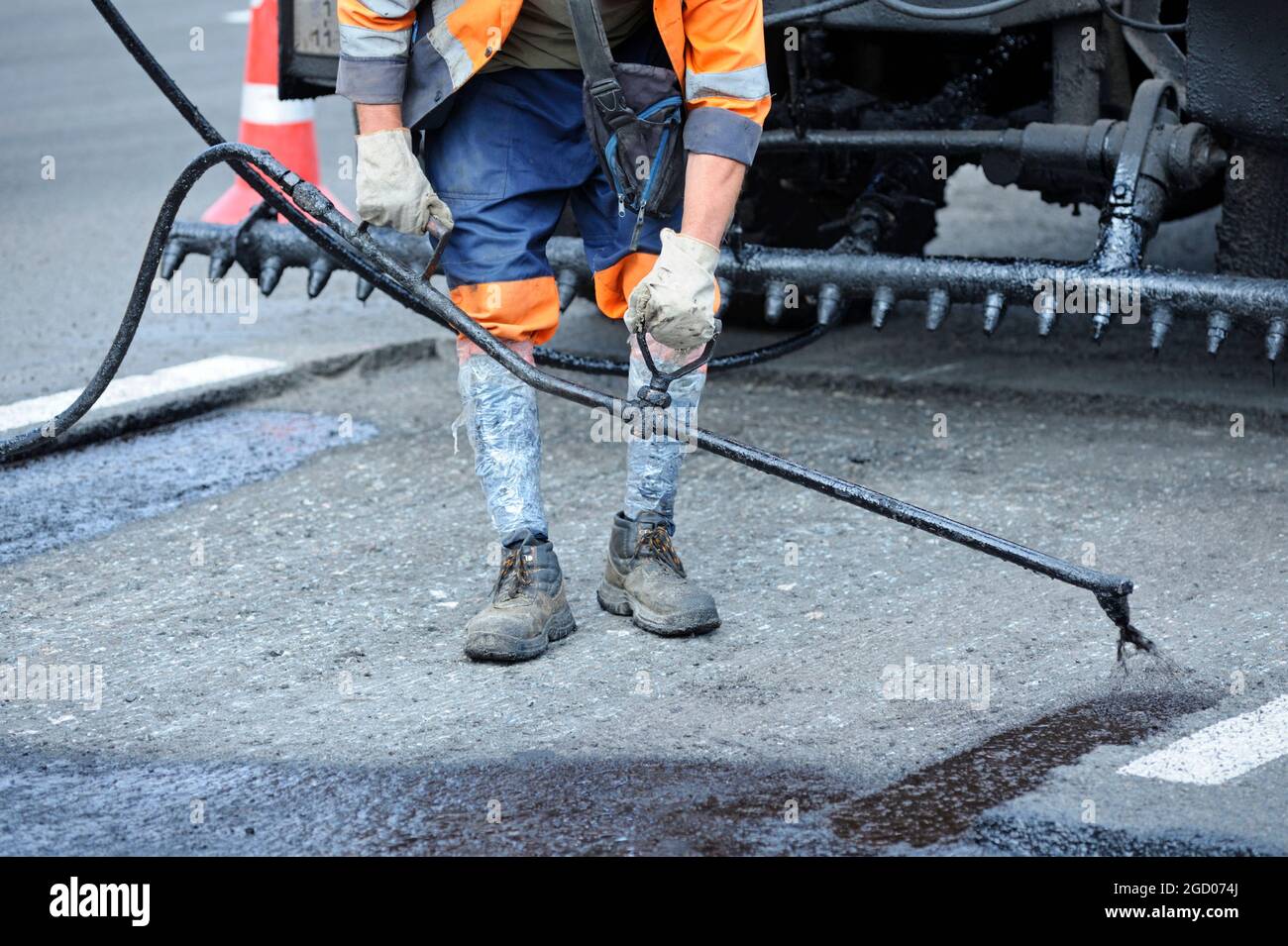 Bitumen sprayer hi-res stock photography and images - Alamy