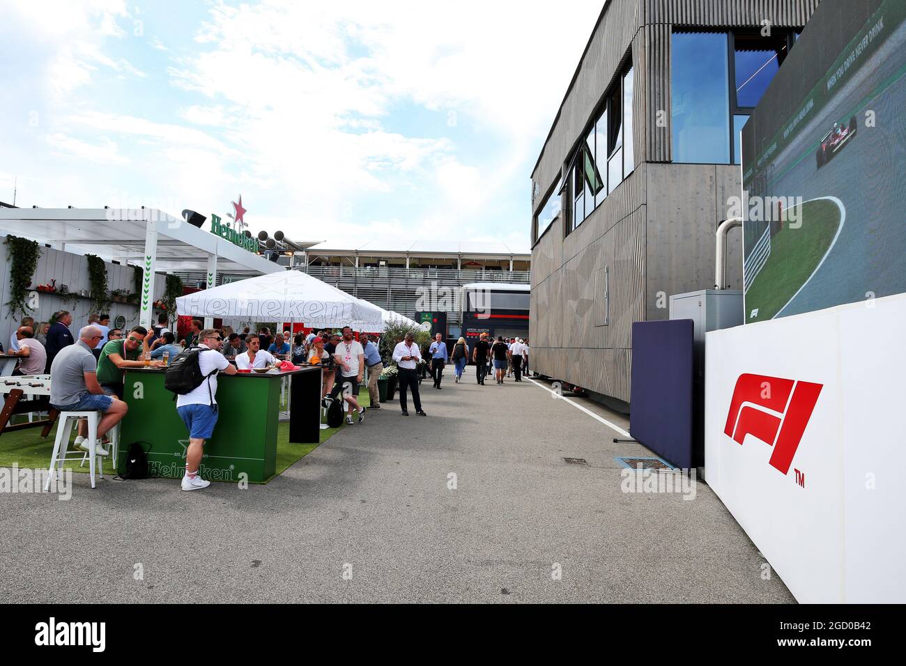 Paddock atmosphere heineken bar hi-res stock photography and images - Alamy