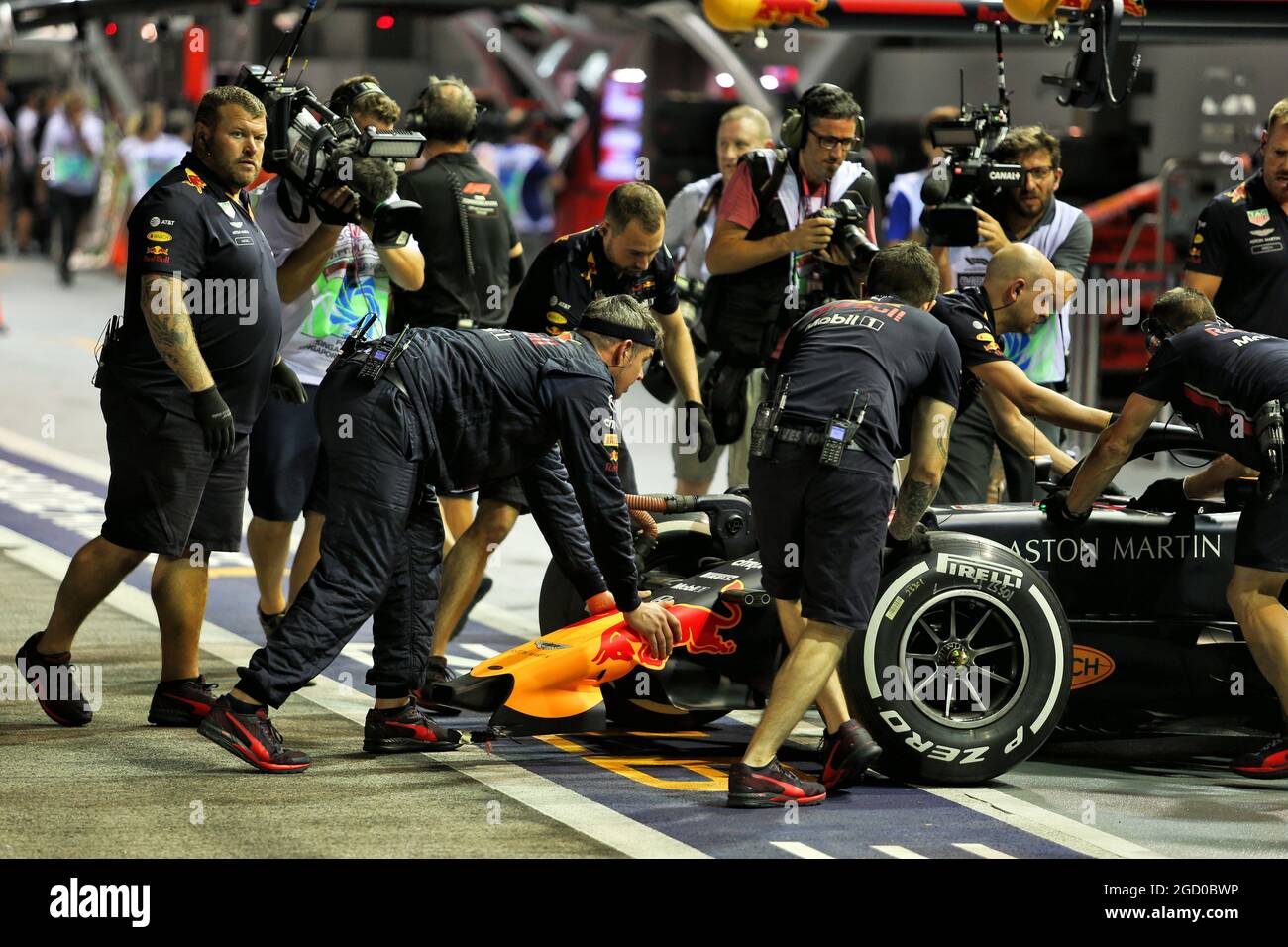 Red bull racing rb15 in pits a broken front wing hi-res stock ...