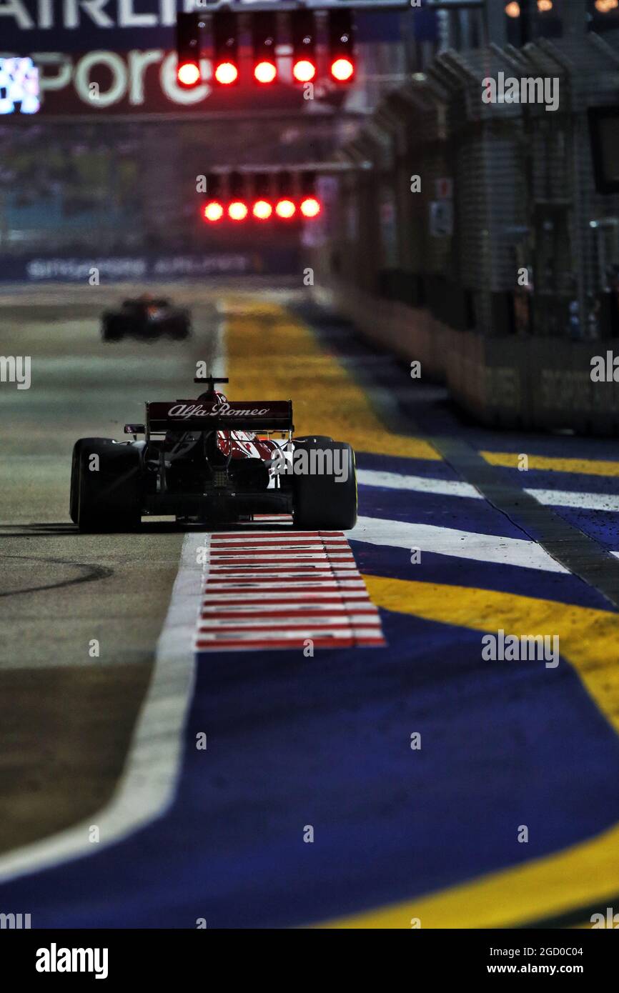 Kimi Raikkonen (FIN) Alfa Romeo Racing C38. Singapore Grand Prix ...