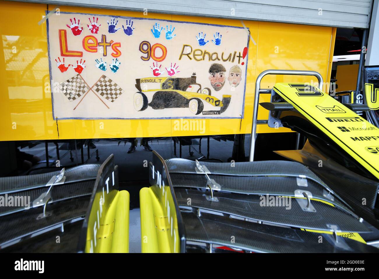 Crowd support f1 hi-res stock photography and images - Alamy