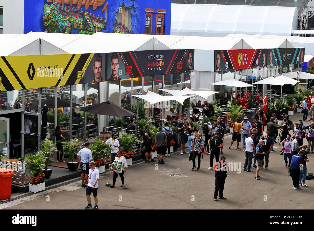 Renault f1 team building in paddock hi-res stock photography and images ...