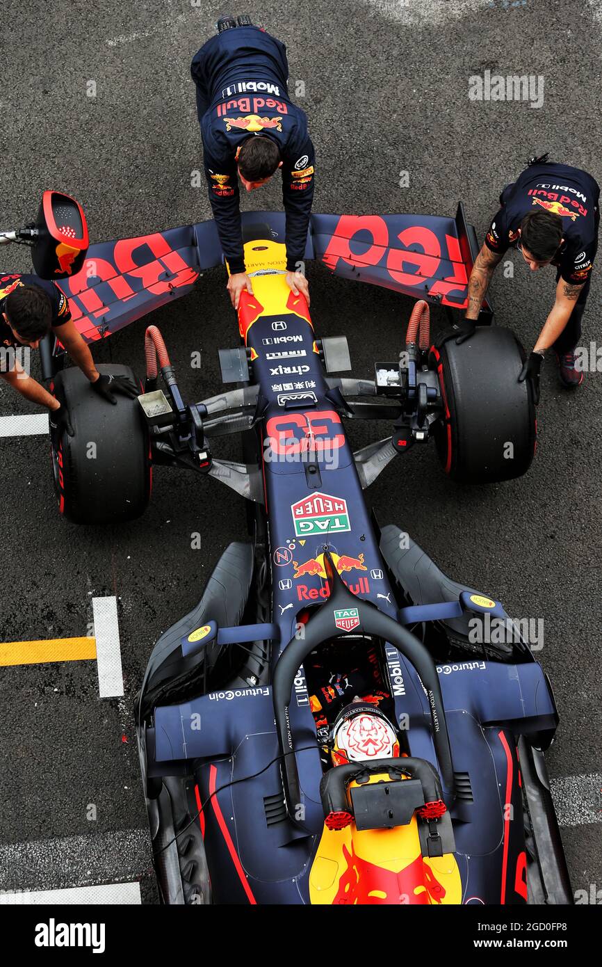 Red bull racing rb15 in pits hi-res stock photography and images - Alamy