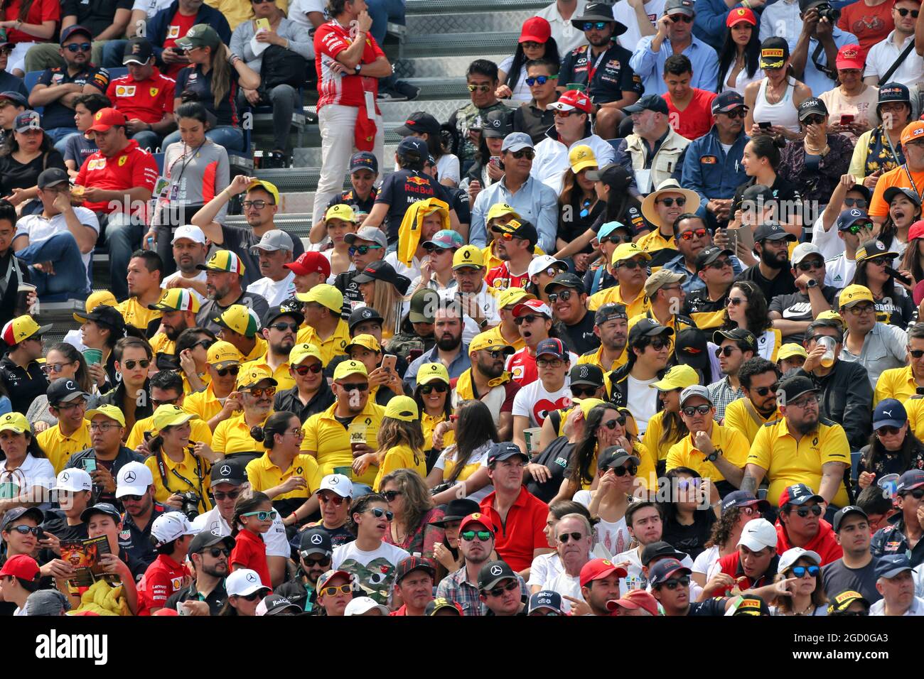 F1 fans mexico hi-res stock photography and images - Alamy