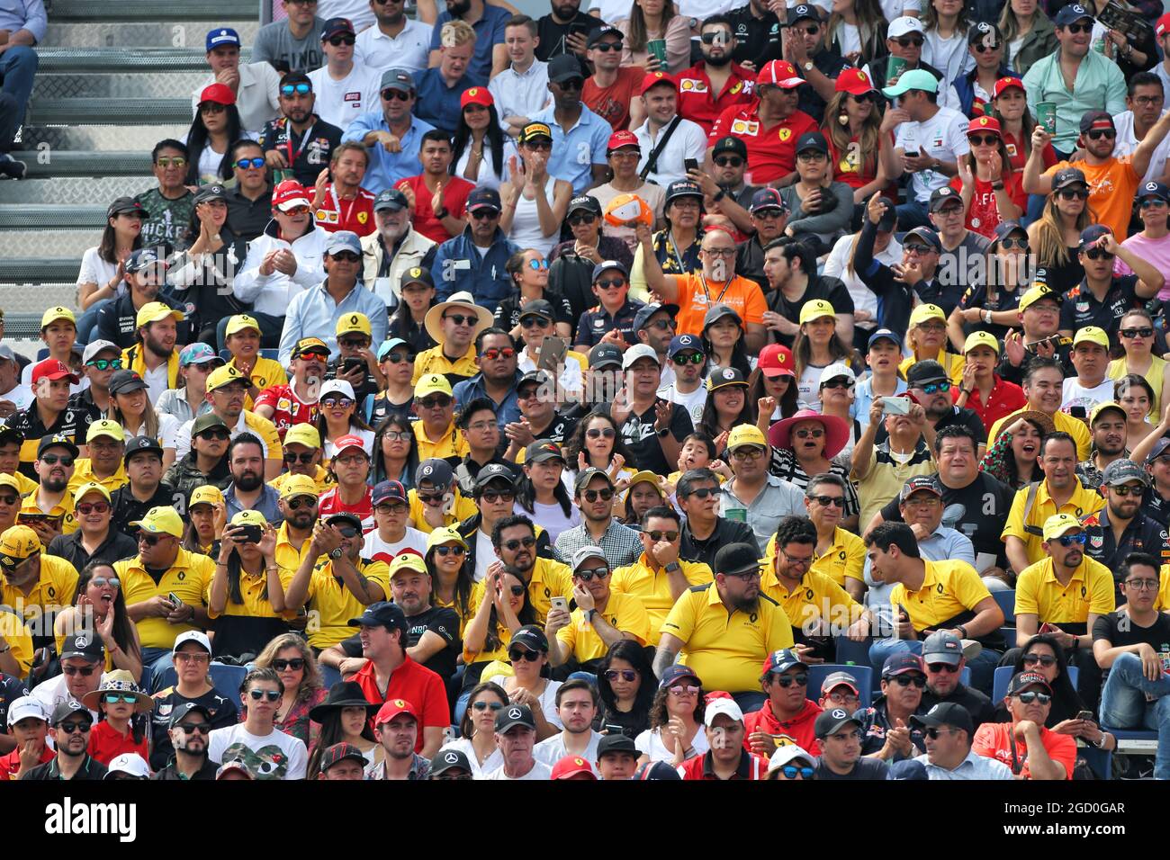 F1 fans mexico hi-res stock photography and images - Alamy