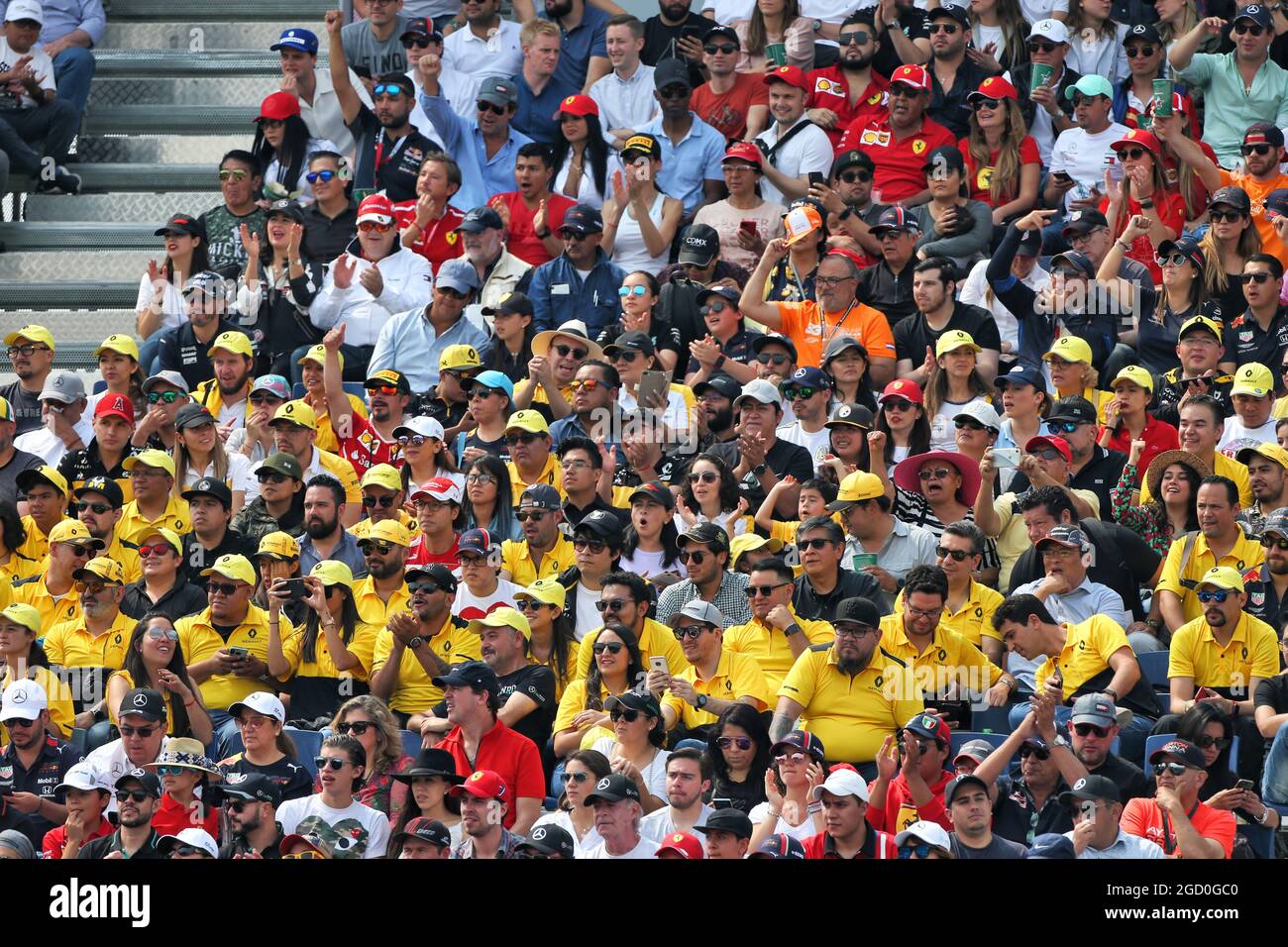 F1 fans mexico hi-res stock photography and images - Alamy