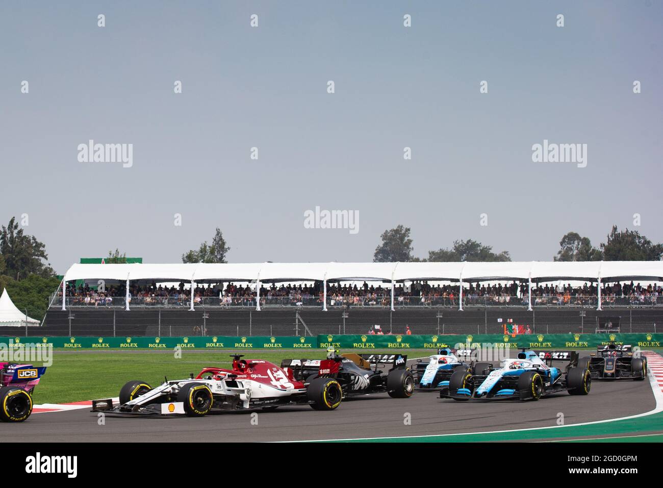 Kimi Raikkonen (FIN) Alfa Romeo Racing C38 at the start of the race ...
