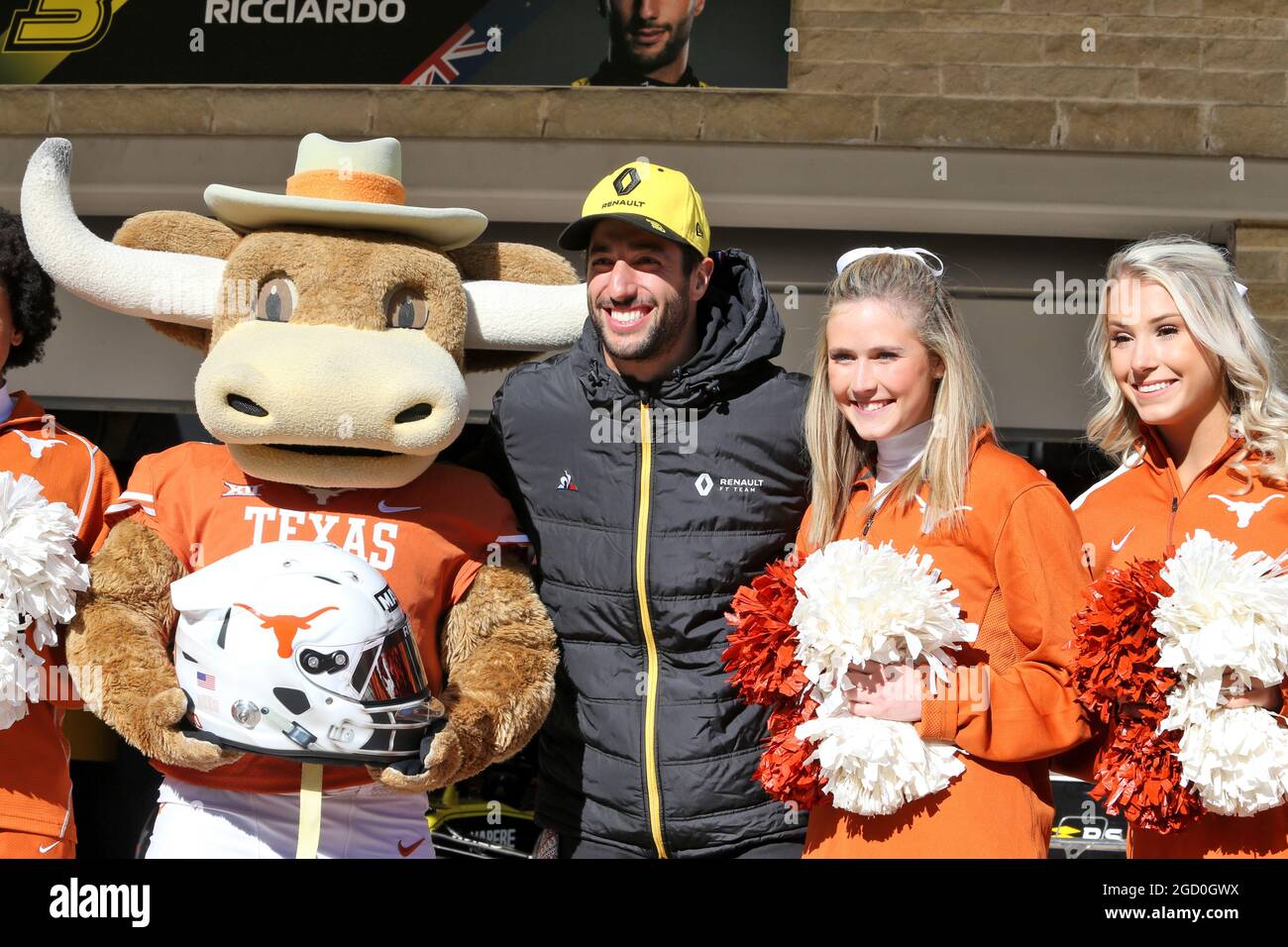 Daniel Ricciardo (AUS) Renault F1 Team with the Texas Longhorn ...