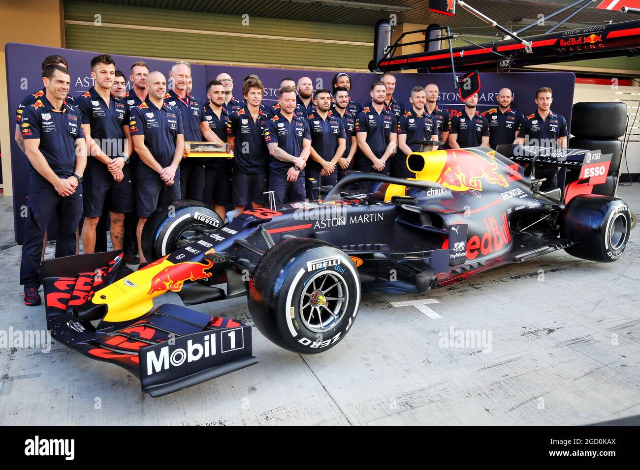 Red bull racing dhl fastest pit stop team photograph hi-res stock ...