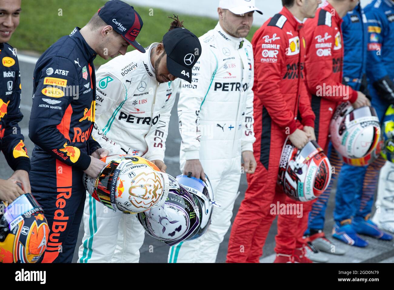 Max Verstappen (NLD) Red Bull Racing and Lewis Hamilton (GBR) Mercedes ...