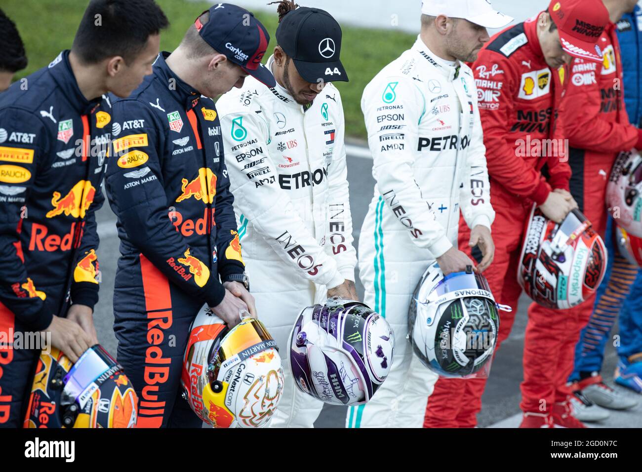 Max Verstappen (NLD) Red Bull Racing and Lewis Hamilton (GBR) Mercedes ...