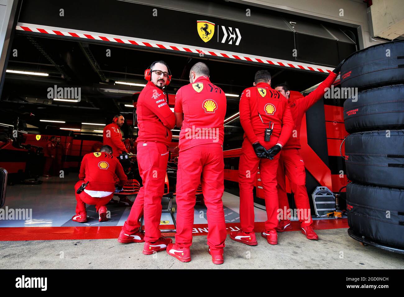 Formula 1 mechanics hi-res stock photography and images - Alamy
