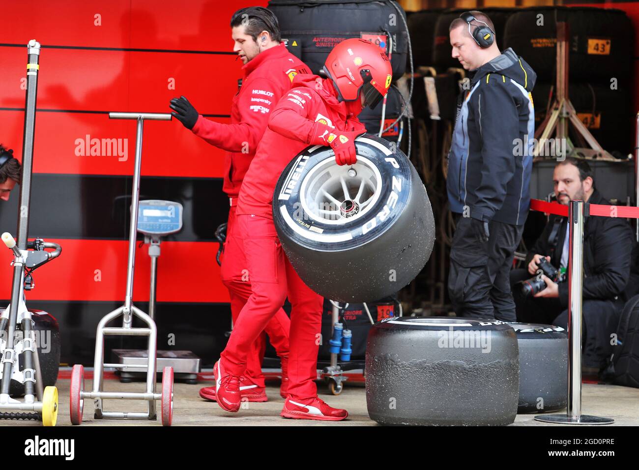 Formula one pit stop hi-res stock photography and images - Alamy