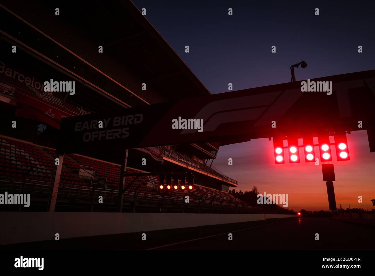 Circuit atmosphere - start / finish lights. Formula One Testing, Day 3 ...