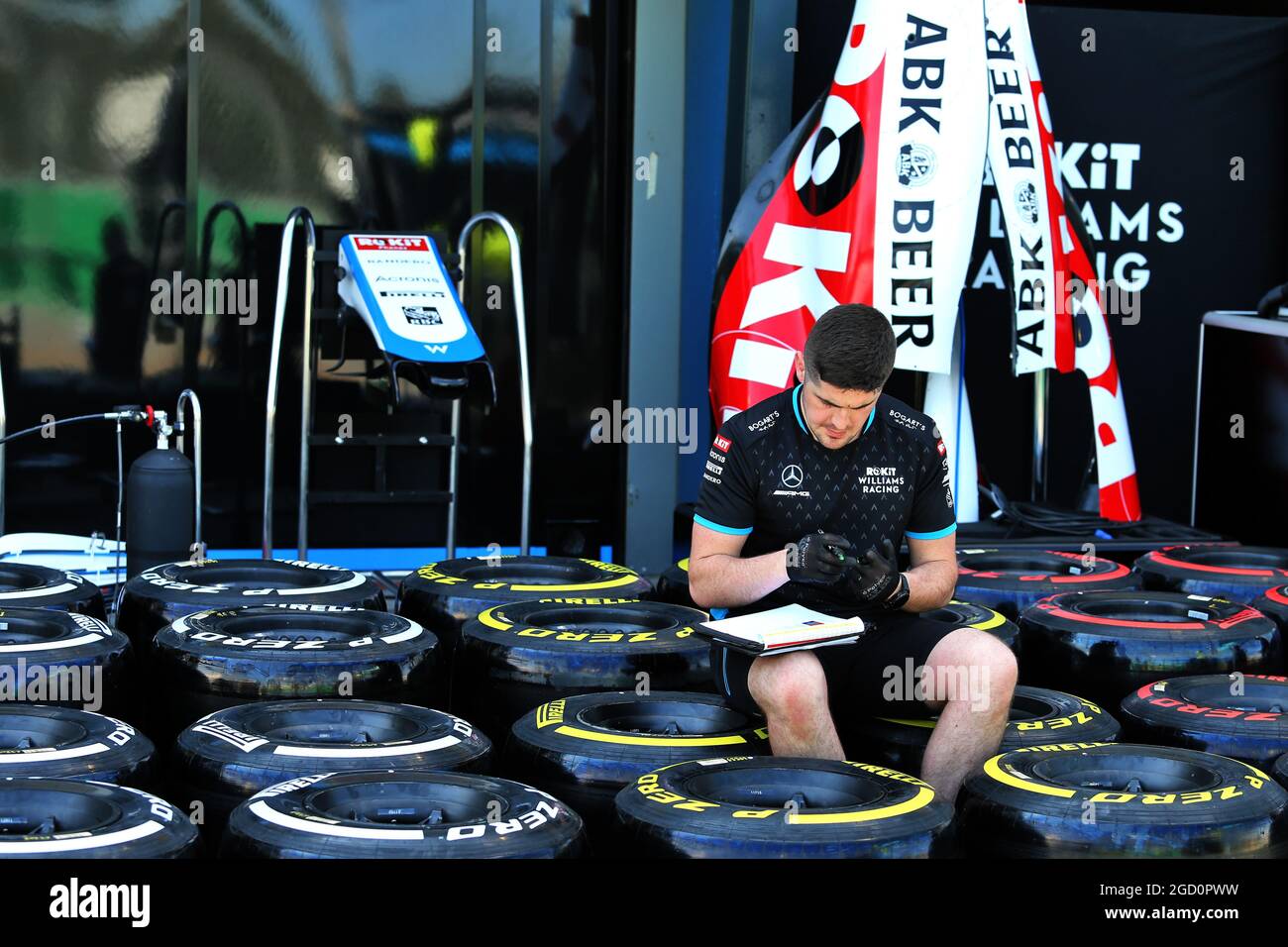 Pit atmosphere - Williams Racing mechanic with Pirelli tyres ...