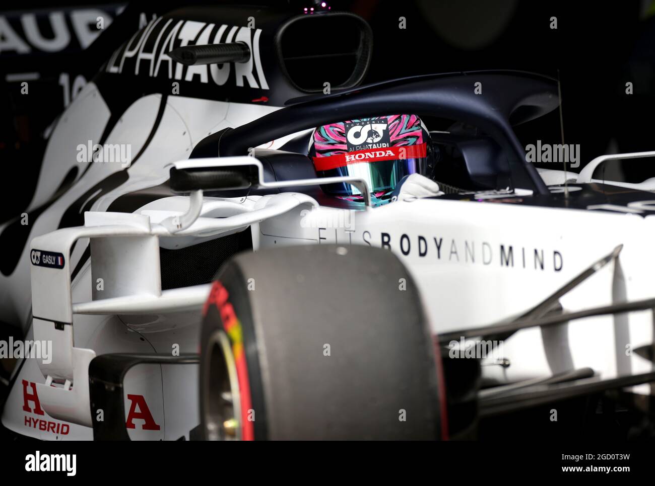 Pierre Gasly (FRA) AlphaTauri AT01 leaves the pits. Austrian Grand Prix ...