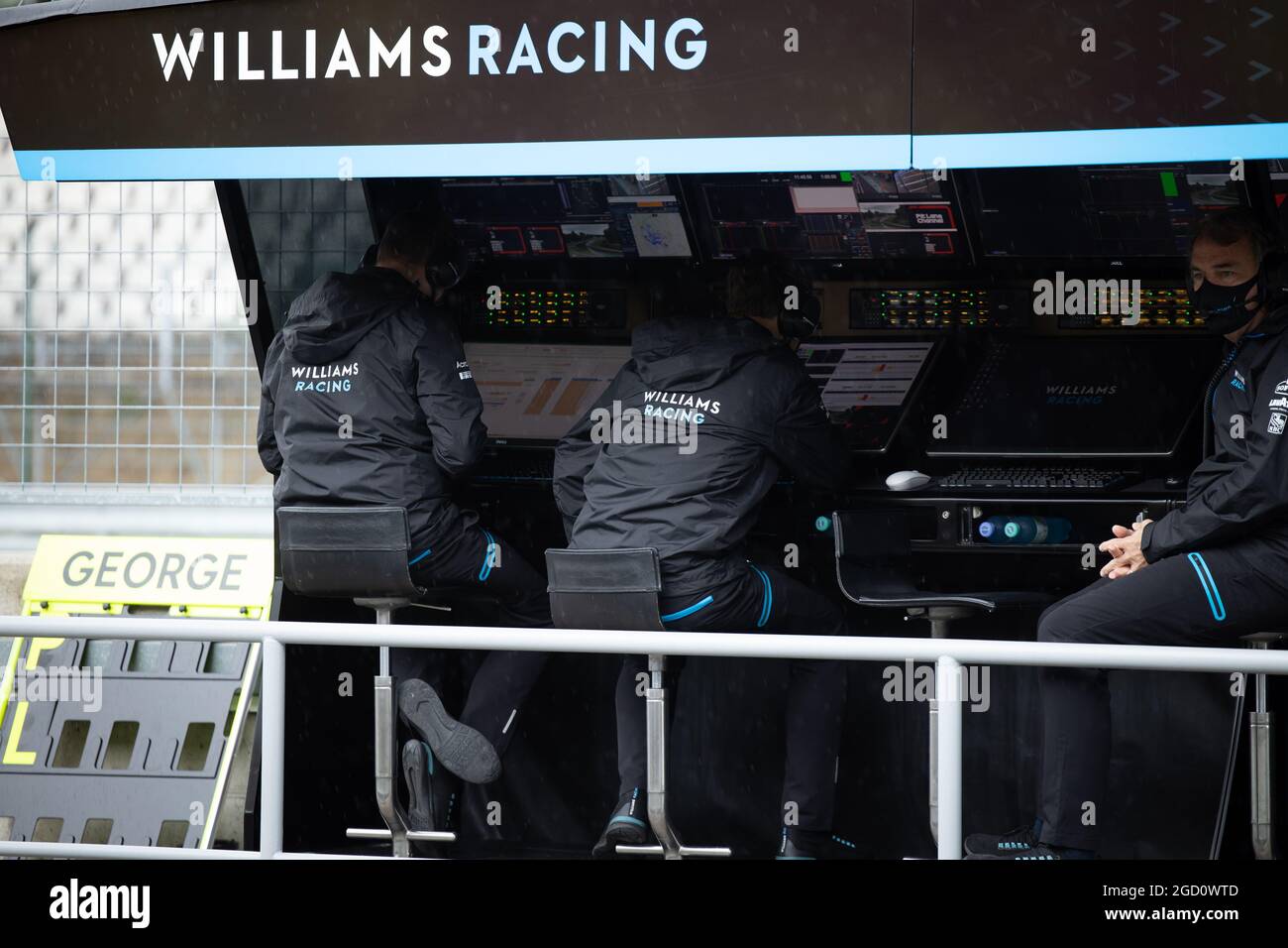 Williams racing pit gantry hi-res stock photography and images - Alamy