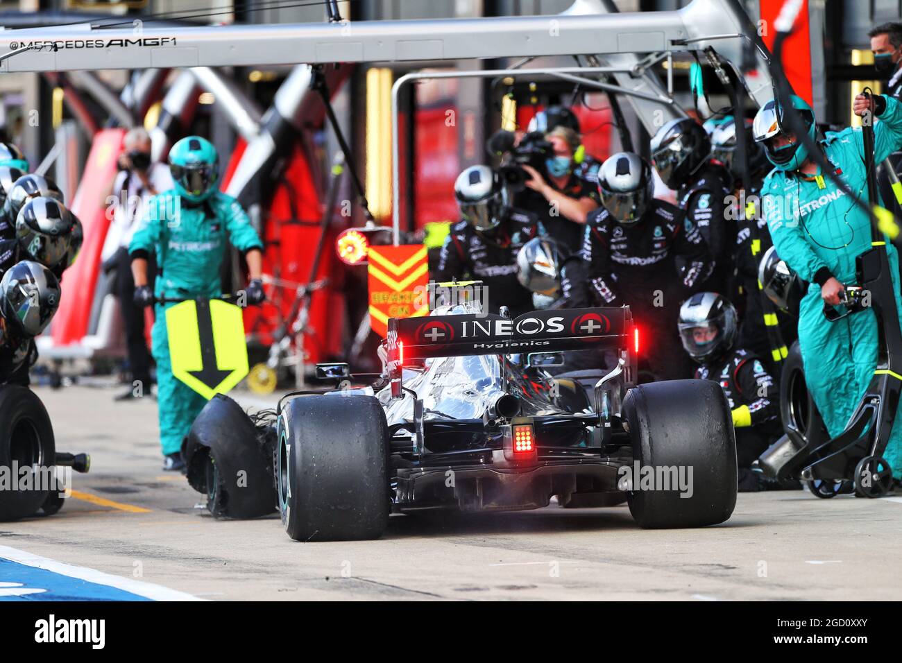 Mercedes amg f1 w11 makes a pit stop a puncture hi-res stock photography and images - Alamy