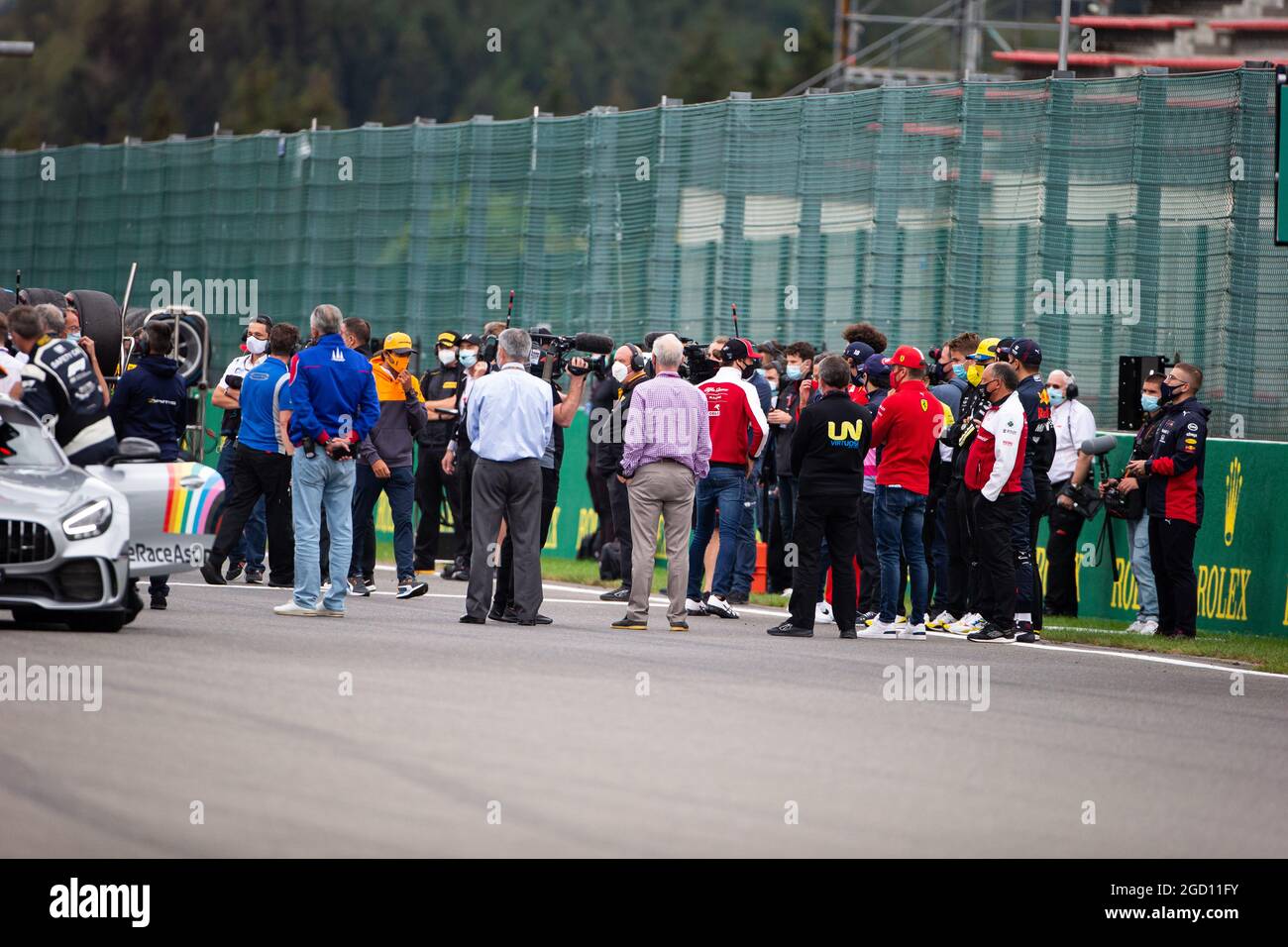 A minute's silence for Anthoine Hubert is observed before the F2 race ...