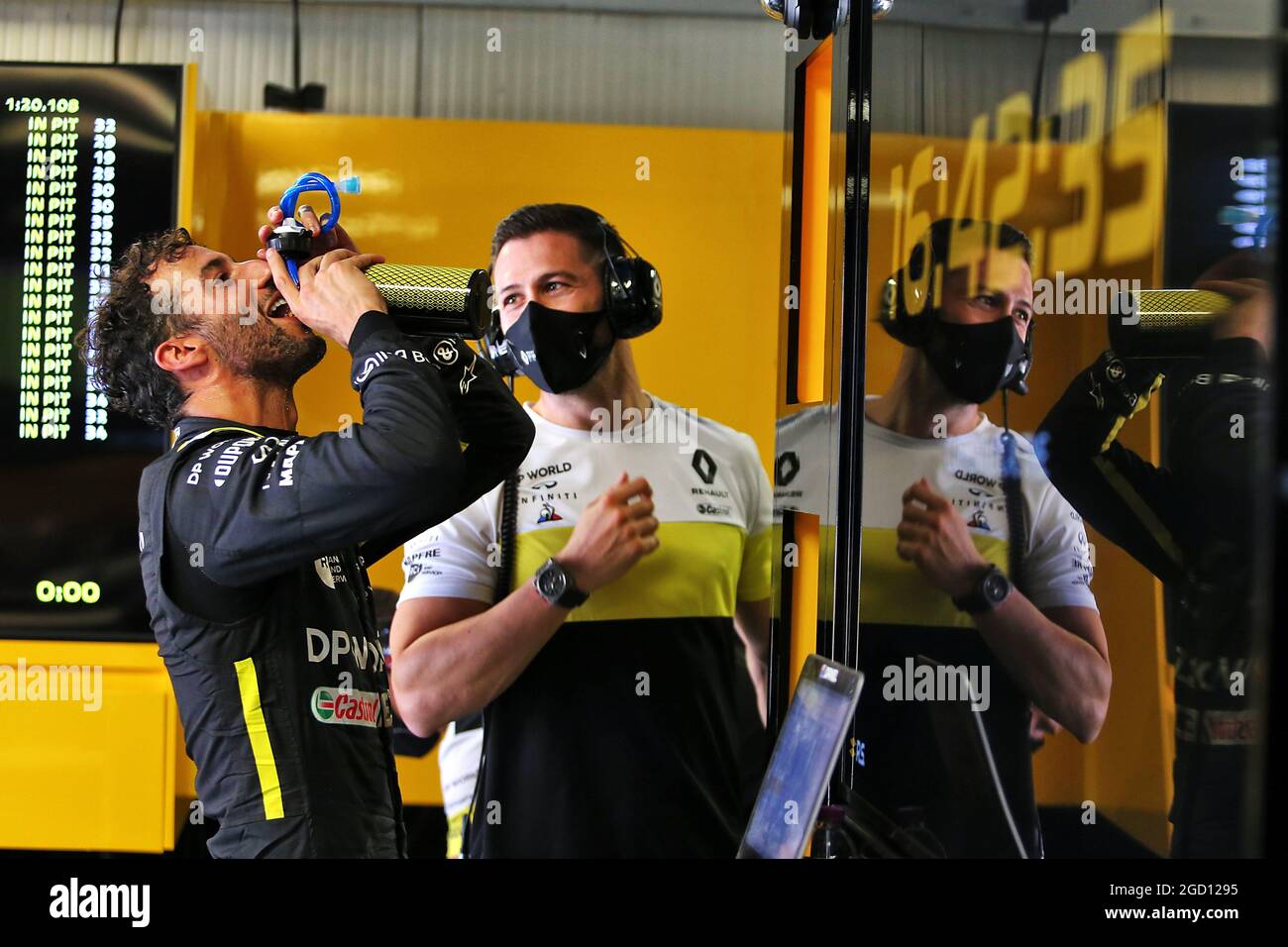 Renault f1 team performance coach hi-res stock photography and images ...