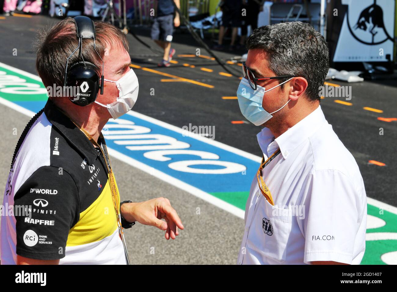 (L to R): Alan Permane (GBR) Renault F1 Team Trackside Operations ...