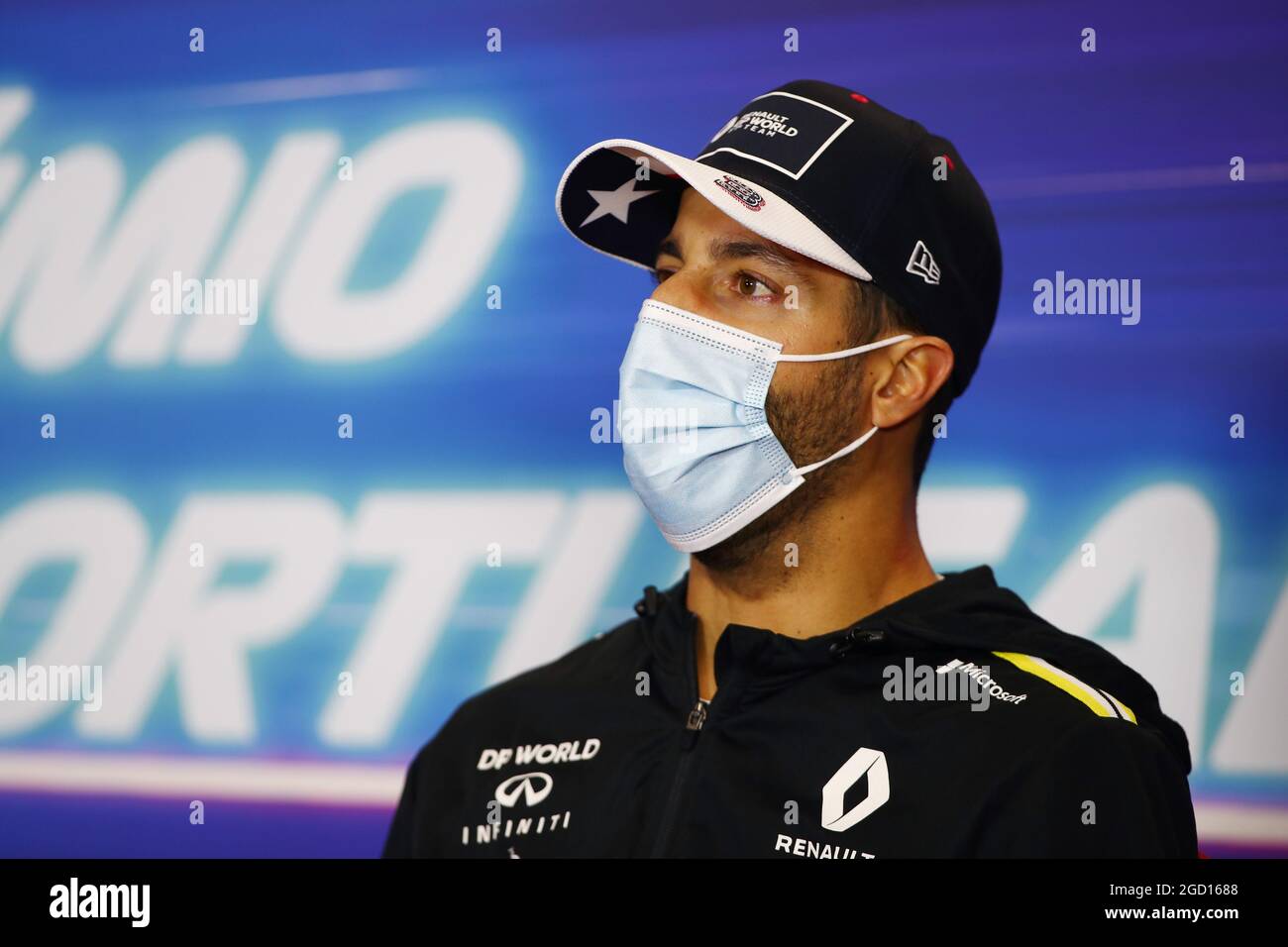 Daniel Ricciardo (AUS) Renault F1 Team in the FIA Press Conference ...