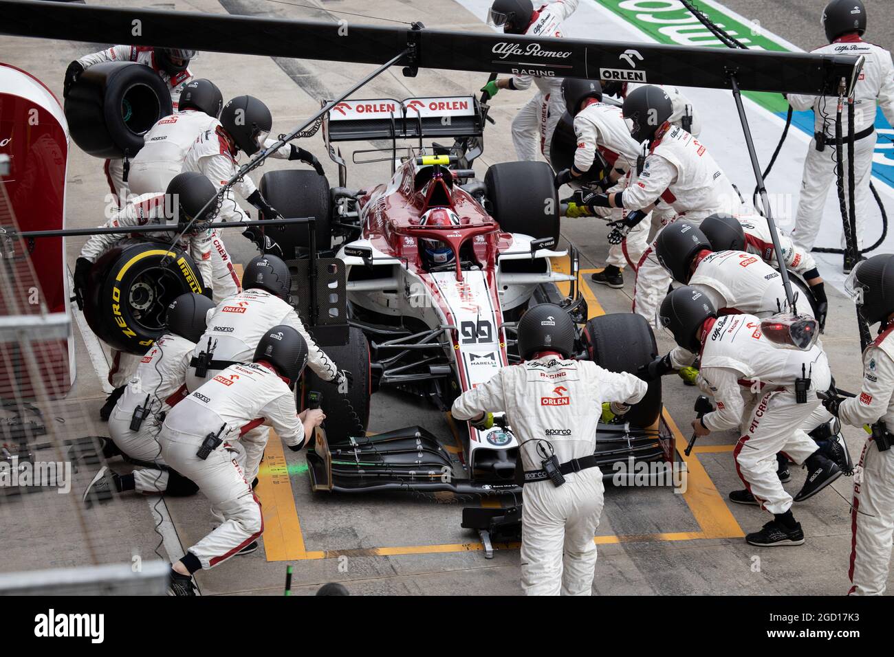 Antonio Giovinazzi (ITA) Alfa Romeo Racing C39 makes a pit stop. Emilia Romagna Grand Prix ...