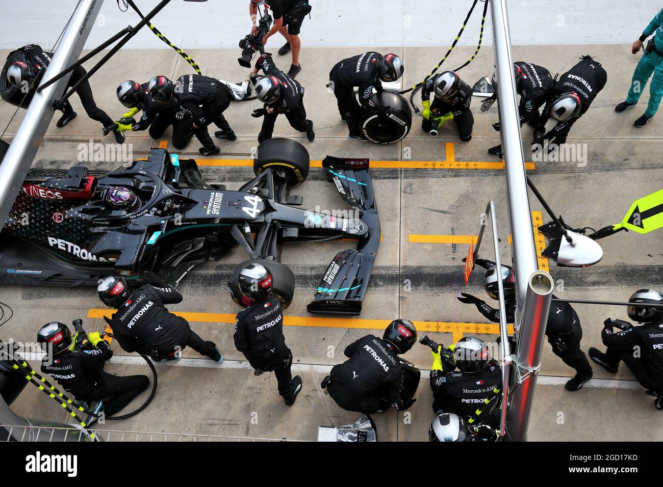 Lewis Hamilton (GBR) Mercedes AMG F1 W11 makes a pit stop. Emilia ...