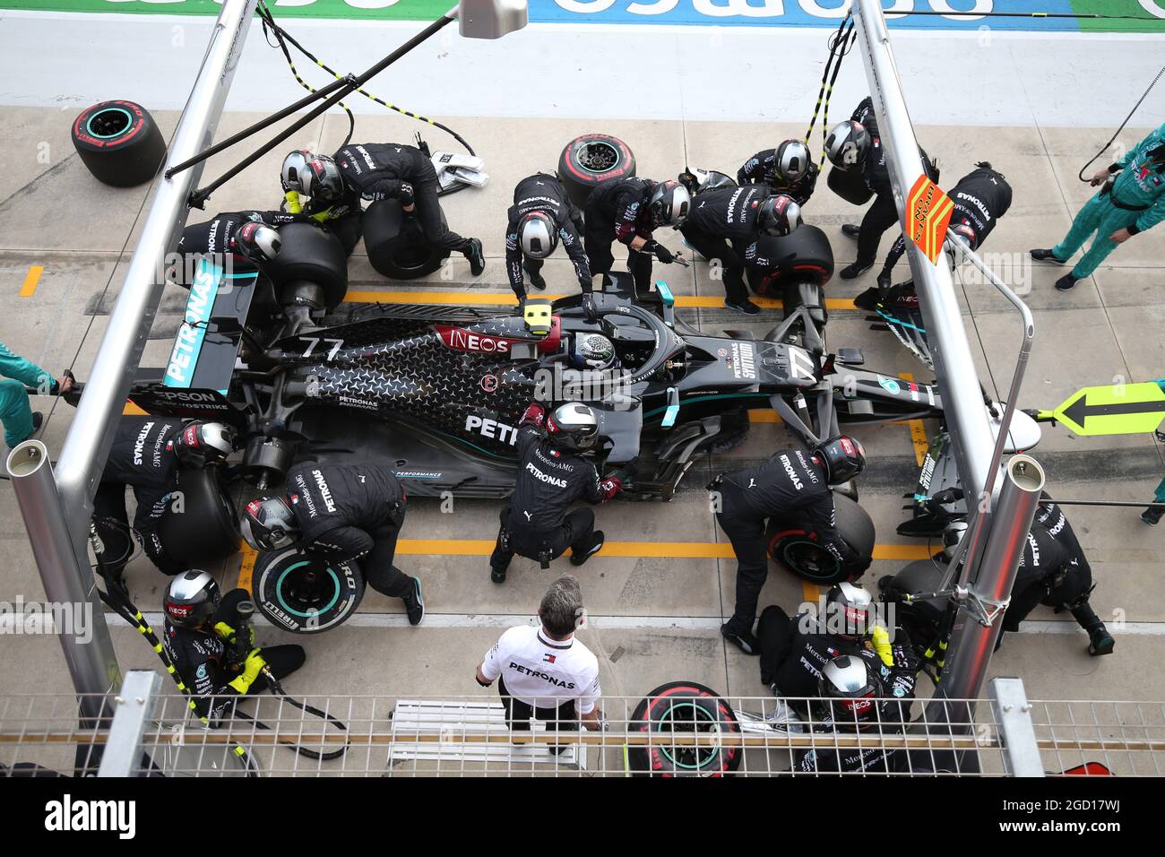 Valtteri Bottas (FIN) Mercedes AMG F1 W11 makes a pit stop and has a ...
