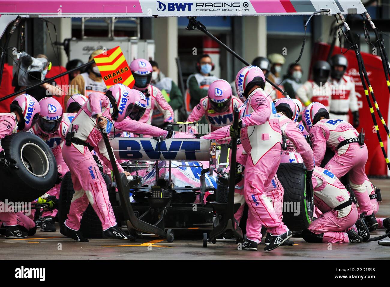 Lance Stroll (CDN) Racing Point F1 Team RP20 makes a pit stop. Turkish ...