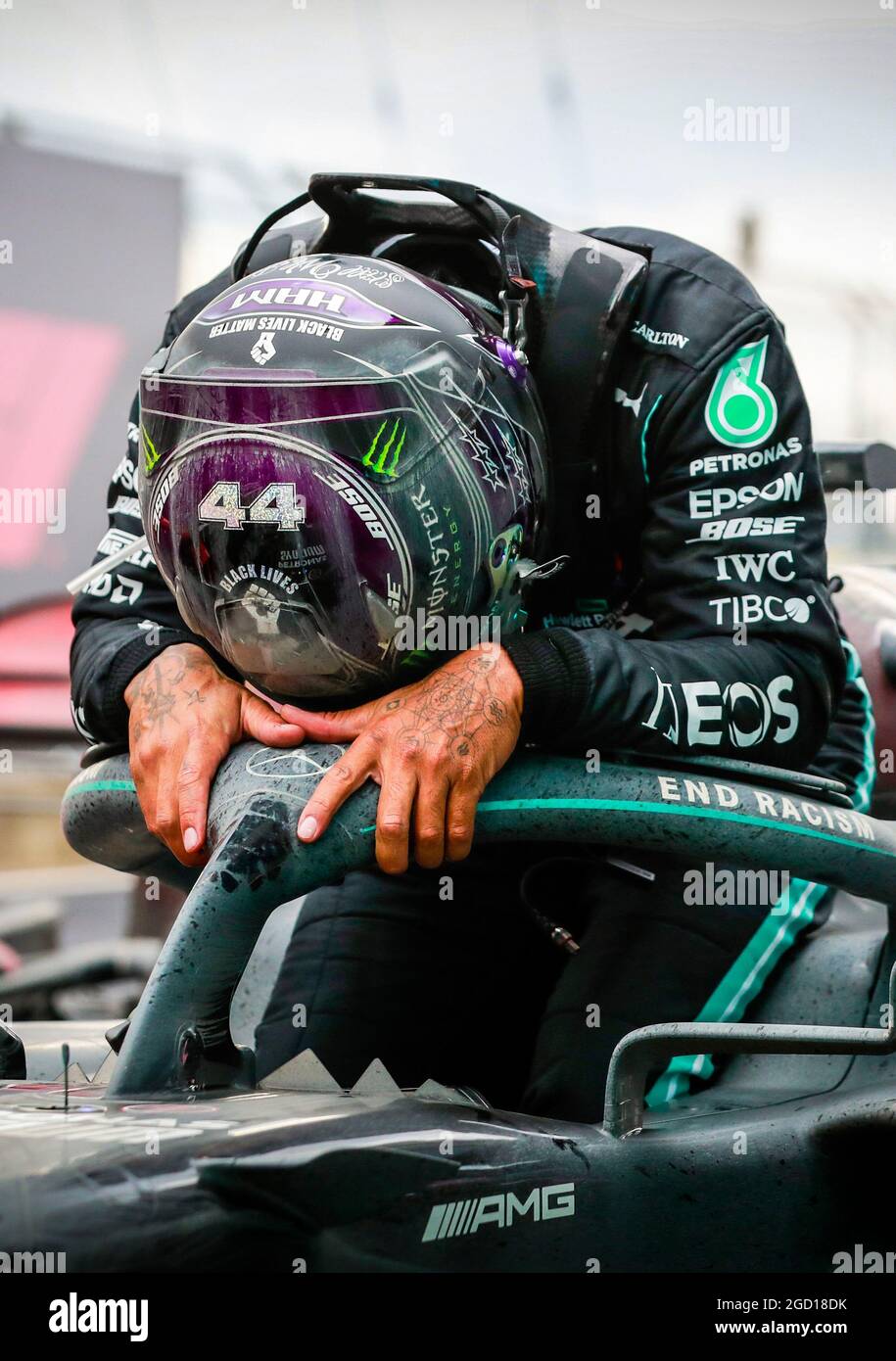 Race winner and World Champion Lewis Hamilton (GBR) Mercedes AMG F1 W11 ...