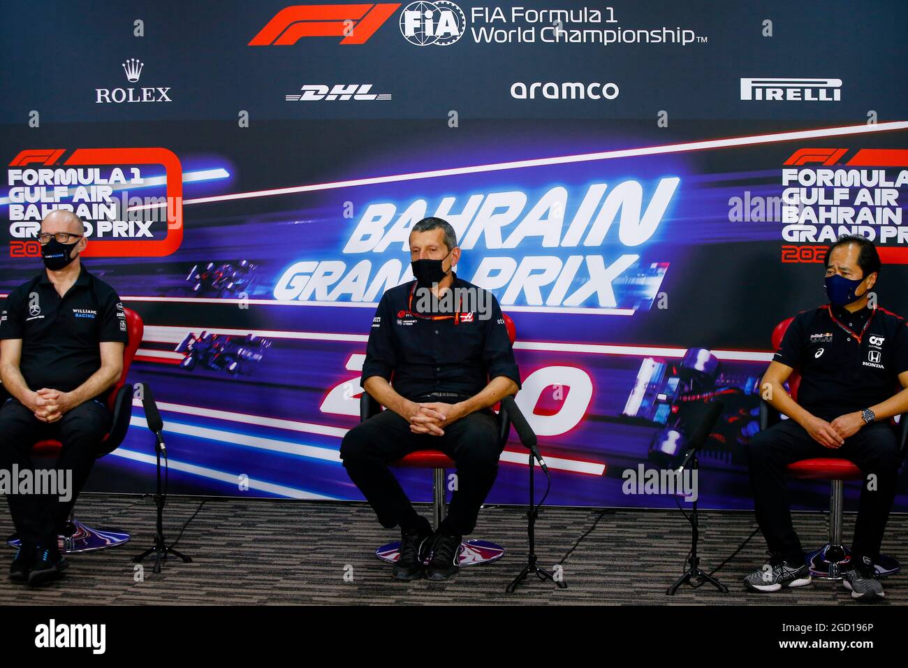 (L to R): Simon Roberts (GBR) Williams Racing F1 Acting Team Principal ...