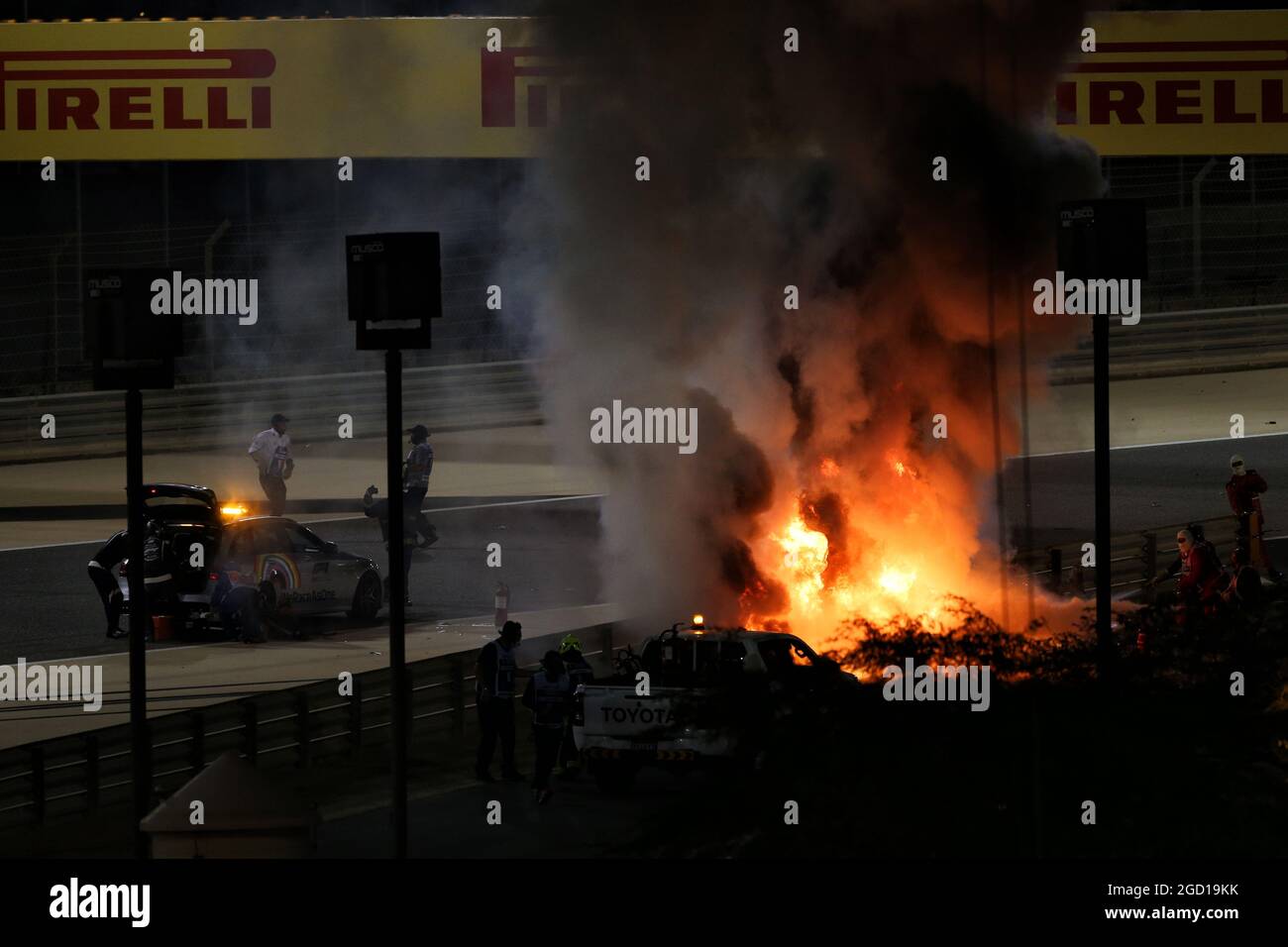 Marshals put out fire of after romain grosjean hi-res stock photography ...