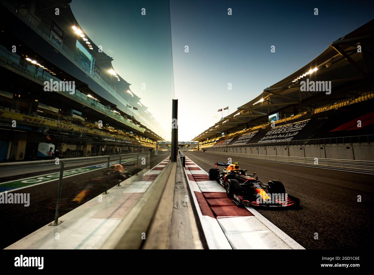 Alexander Albon (THA) Red Bull Racing RB16. Abu Dhabi Grand Prix ...