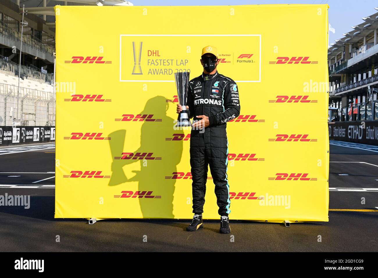Lewis Hamilton (GBR) Mercedes AMG F1 receives the DHL Fastest Lap Award ...