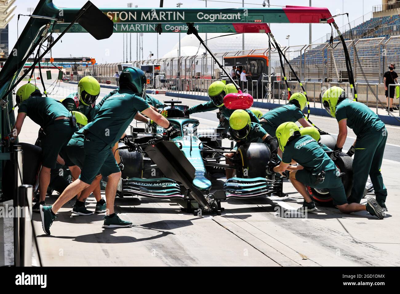 Aston martin f1 team practices a pit stop hi-res stock photography and images - Alamy