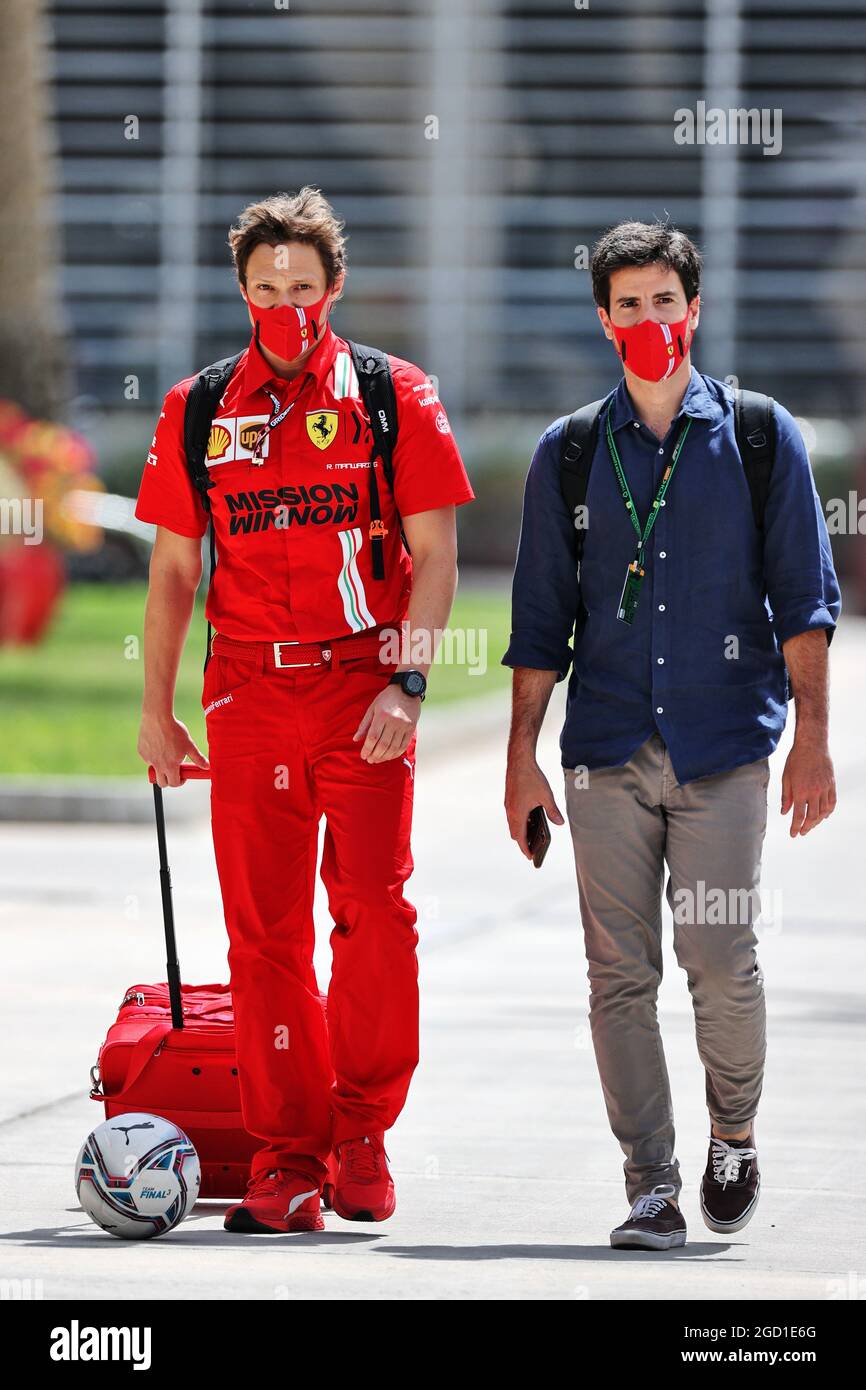Rupert Manwaring (GBR) Ferrari Performance Coach (Left). Bahrain Grand ...