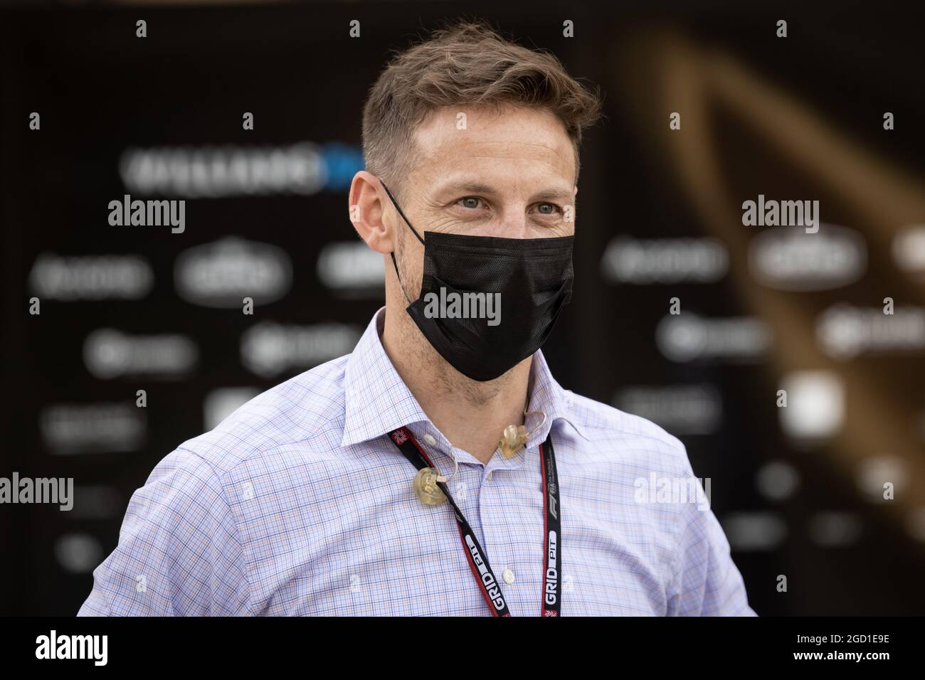 Racing presenter hi-res stock photography and images - Alamy