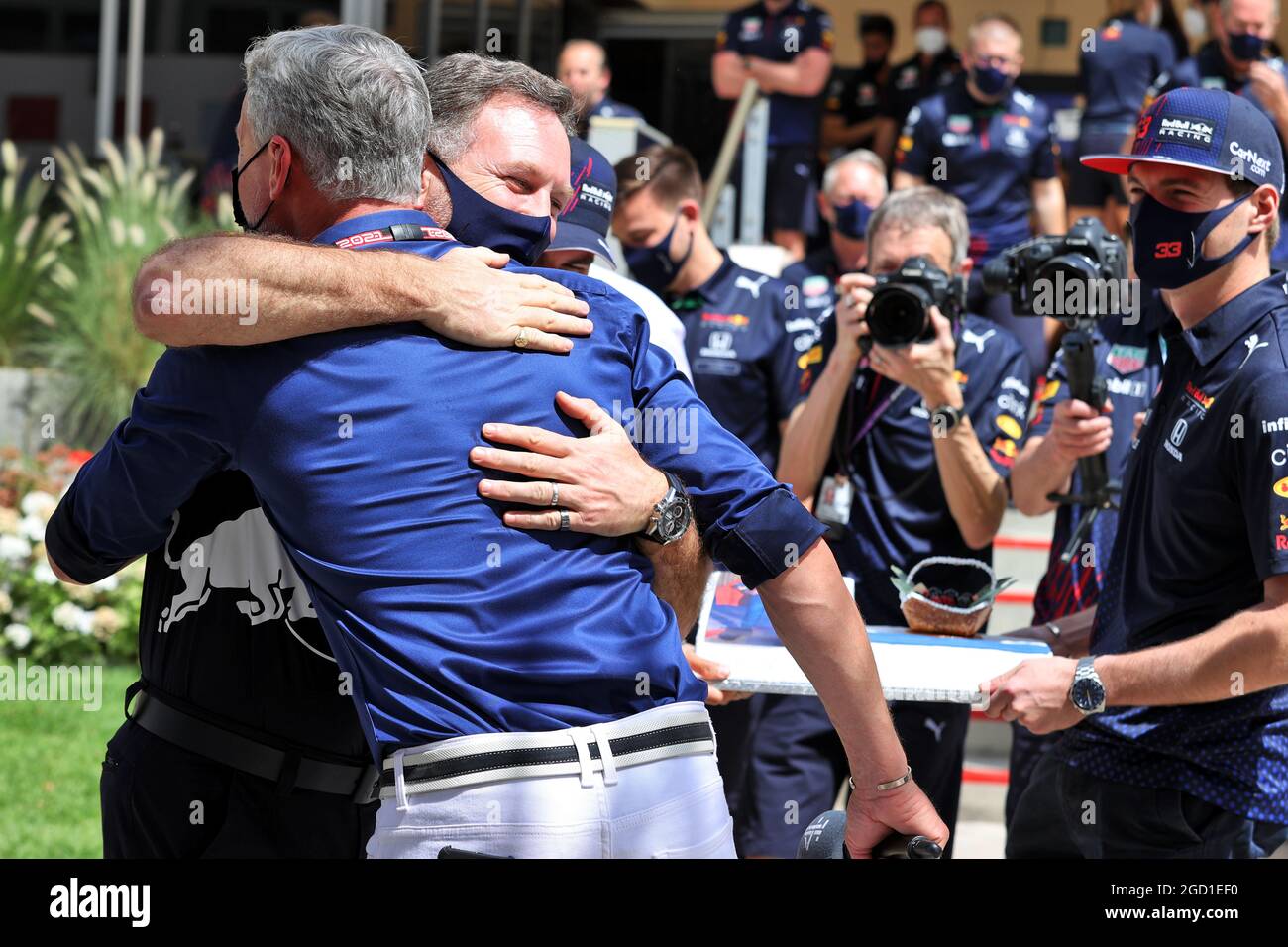 Channel 4 f1 commentator celebrates his 50th birthday christian horner ...