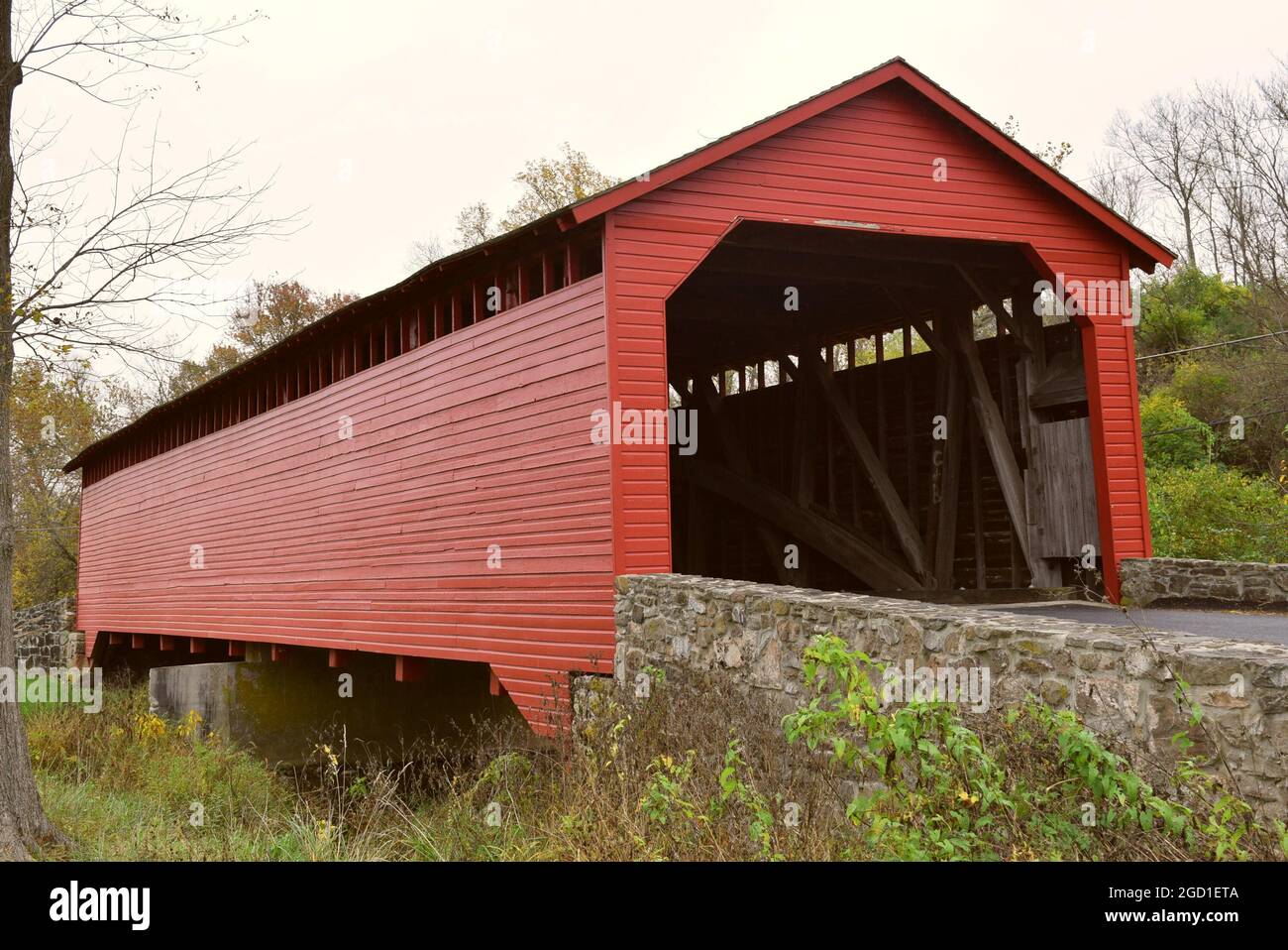 Fall Covered Bridge Stock Photo - Alamy