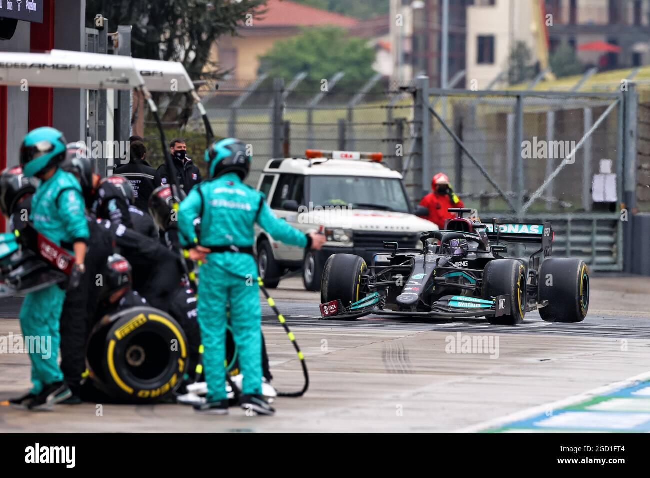 Lewis Hamilton (GBR) Mercedes AMG F1 W12 makes a pit stop. Emilia ...