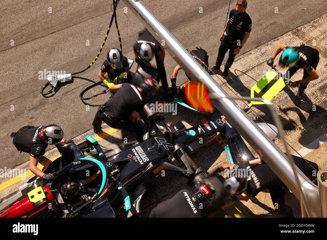 Mercedes amg f1 make a pit stop hi-res stock photography and images - Alamy